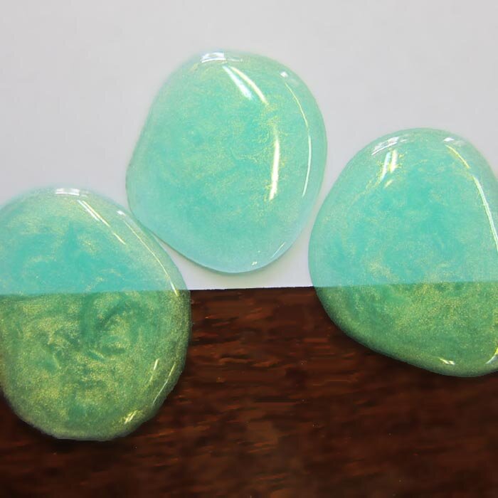 Перламутровый краситель для смолы эпоксикон ПП-974 ярко-зелёный с золотым отблеском 15 г, цена за 1 уп.