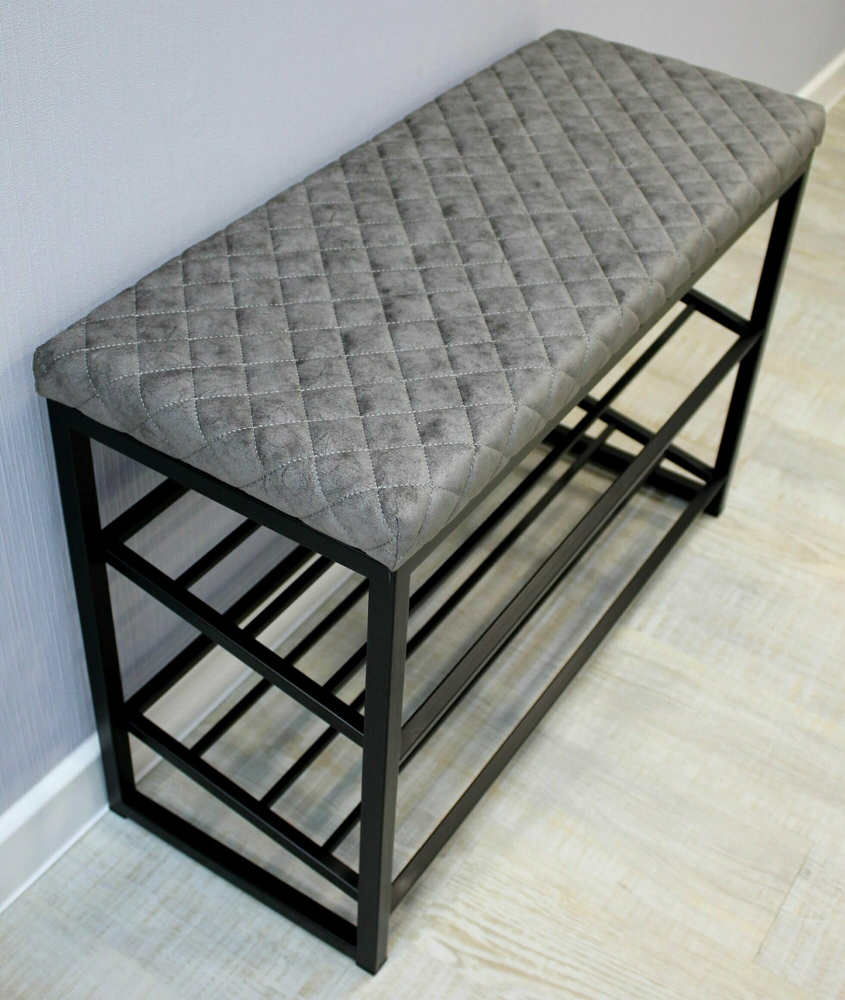 Обувница с мягким сиденьем "Эмили" / 75х30х52см / черный каркас - серо-коричневый велюр (стежка ромб)