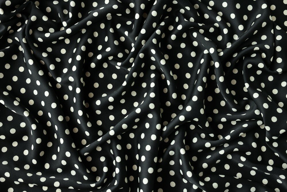 Ткань черный креп в горох, ширина 1.44 м, плотность 238 г/м2