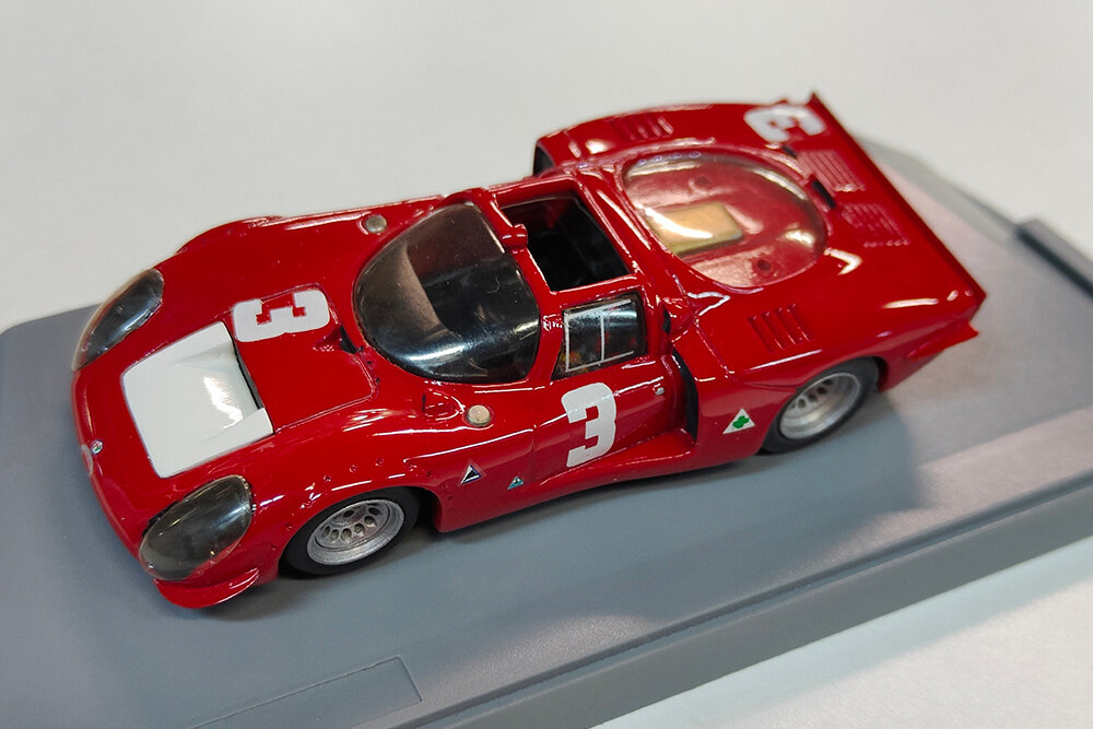 Модель коллекционная PAUDI Alfa romeo 33/2 corta 1968 mugello # 3 (без дворника, бокс с трещиной)