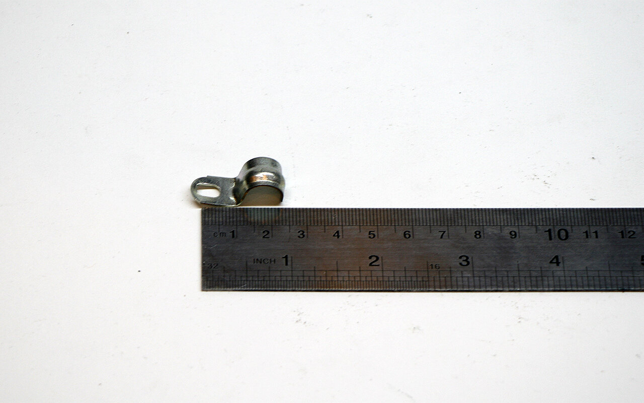 Скоба металлическая оцинкованная однолапковая MAYER СМО 10-11 (100шт.)