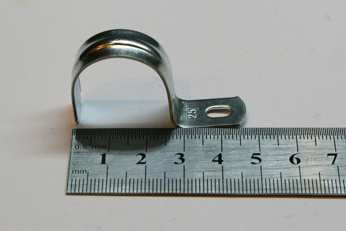 Скоба металлическая оцинкованная однолапковая MAYER СМО 25-26 (100шт.)