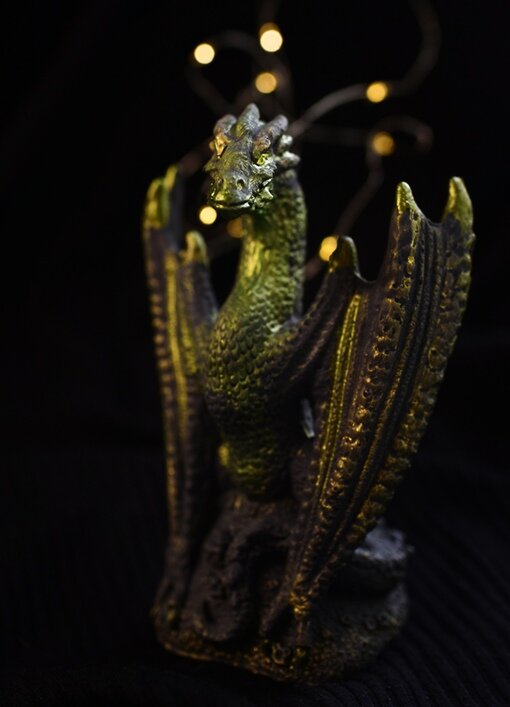 Фигурка дракона - символ 2024 года