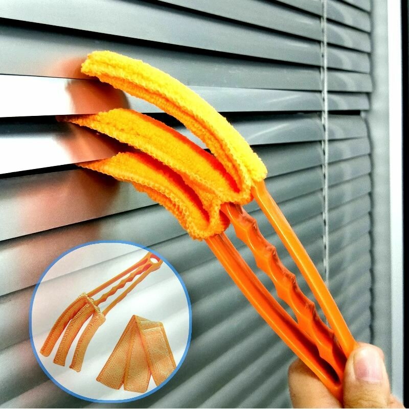 Ручная сметка-щетка S&T Lite7 для отчиски от пыли и загрязнений жалюзи бытовой техники, воздуховода, батареи из качественного пластика со съемной микрофиброй для уборки дома, для клининга.