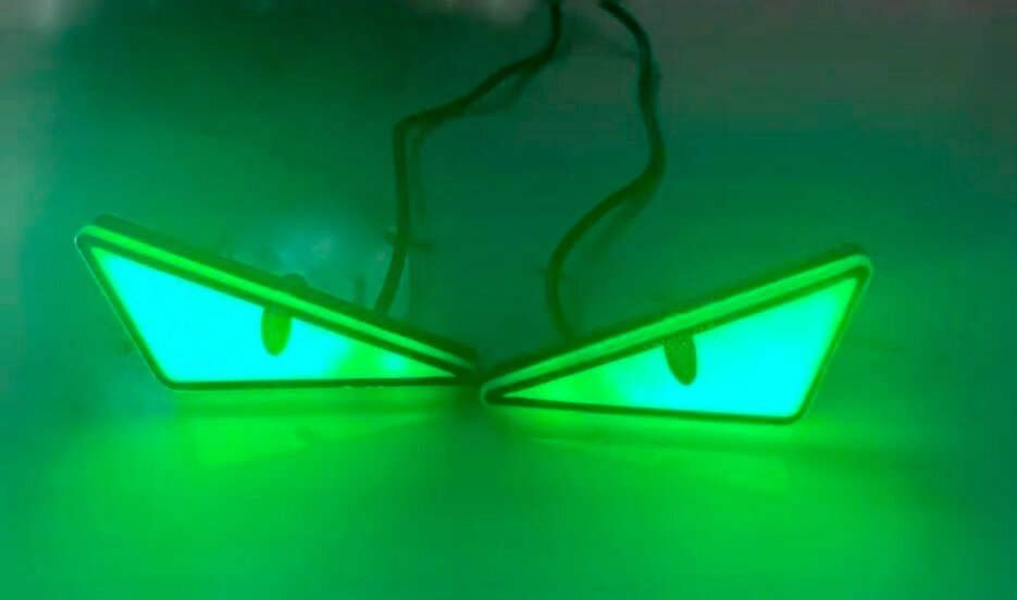 Светодиодные фонари "Глаза дьявола" треугольные Зелёные ; украшение для авто фары; номерного знака