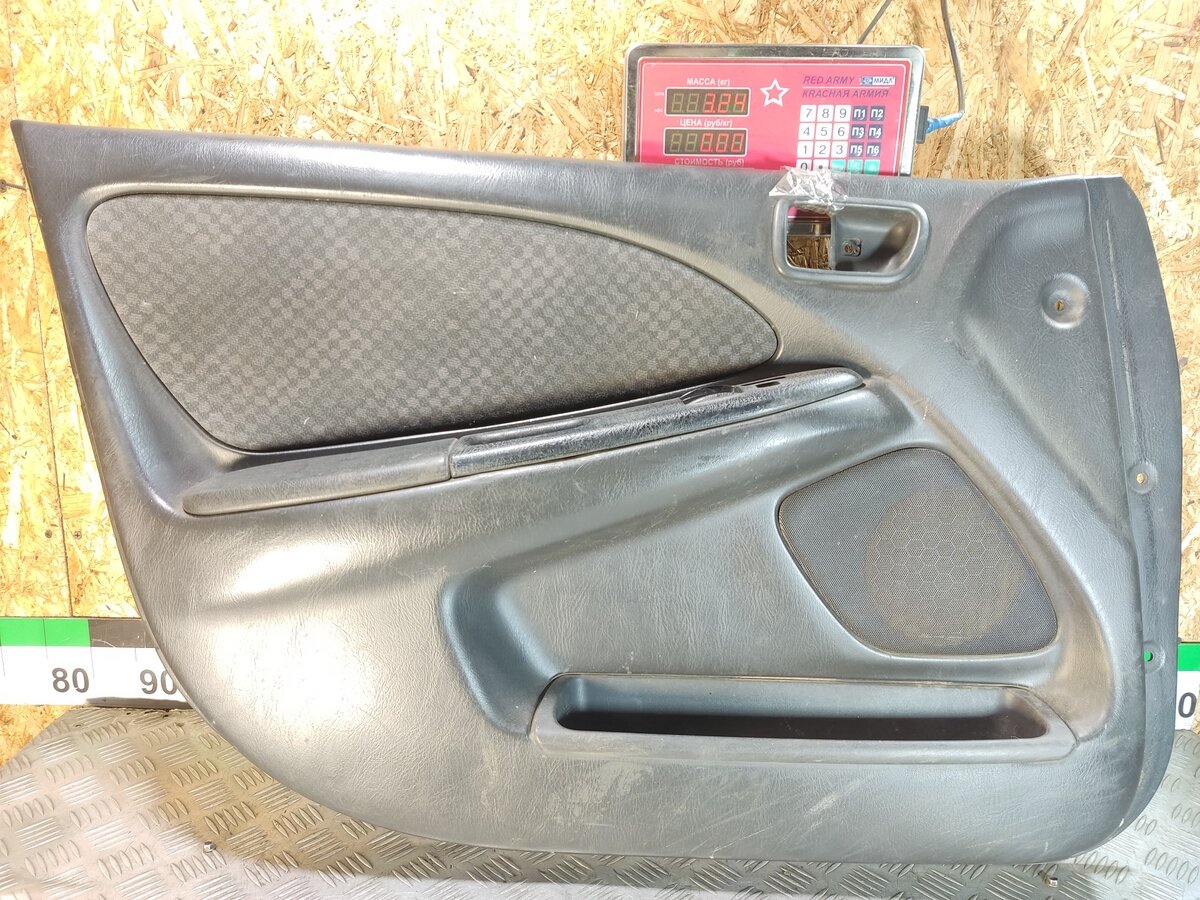 Обшивка двери передней левой TOYOTA Avensis 1997-2003 6762005360B0