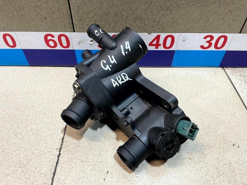 Корпус термостата VW Golf IV