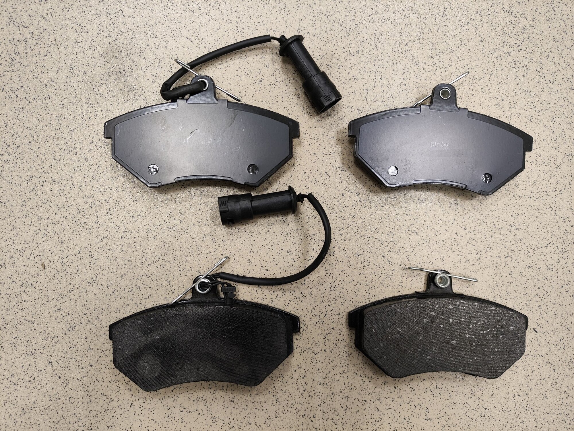 Колодки передние (с усиками) KIMIKO Chery M11 [1.8 16V 5MT хетчбэк] A113501080KM