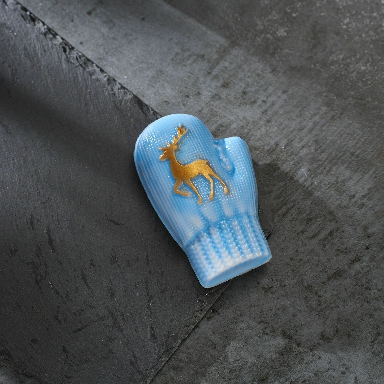 Формочка для мыла, шоколада, мармелада: Варежка вязаная с оленем левая форма пластиковая V2 Молд из толстого пластика