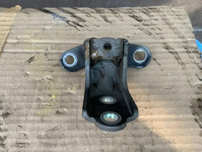 Петля двери Hyundai i30 хетчбэк G4FA 2007 перед. лев. (б/у) 793102