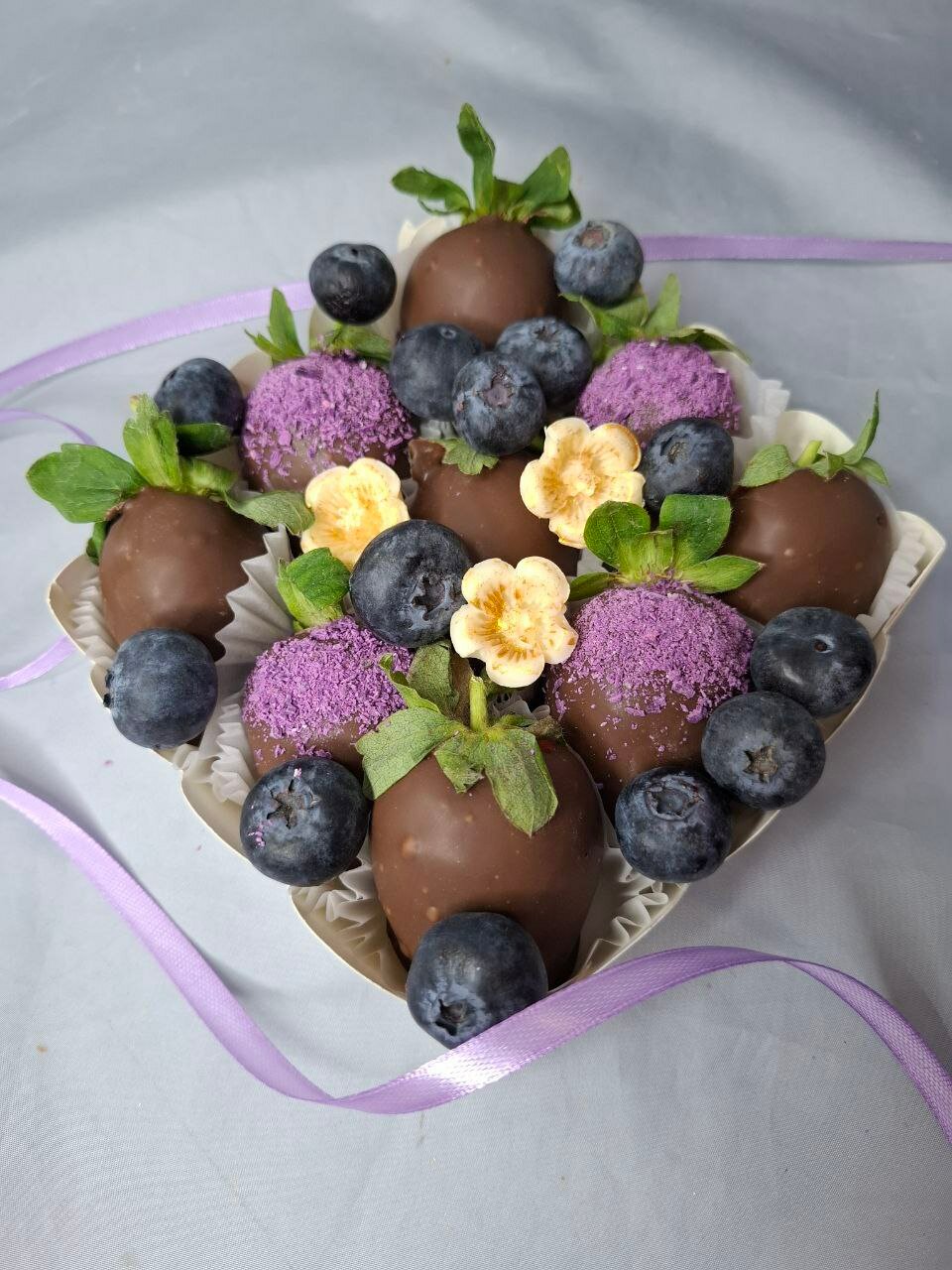 Клубника в шоколаде "ХИТ "с голубикой мини подарочный набор на день рождения
