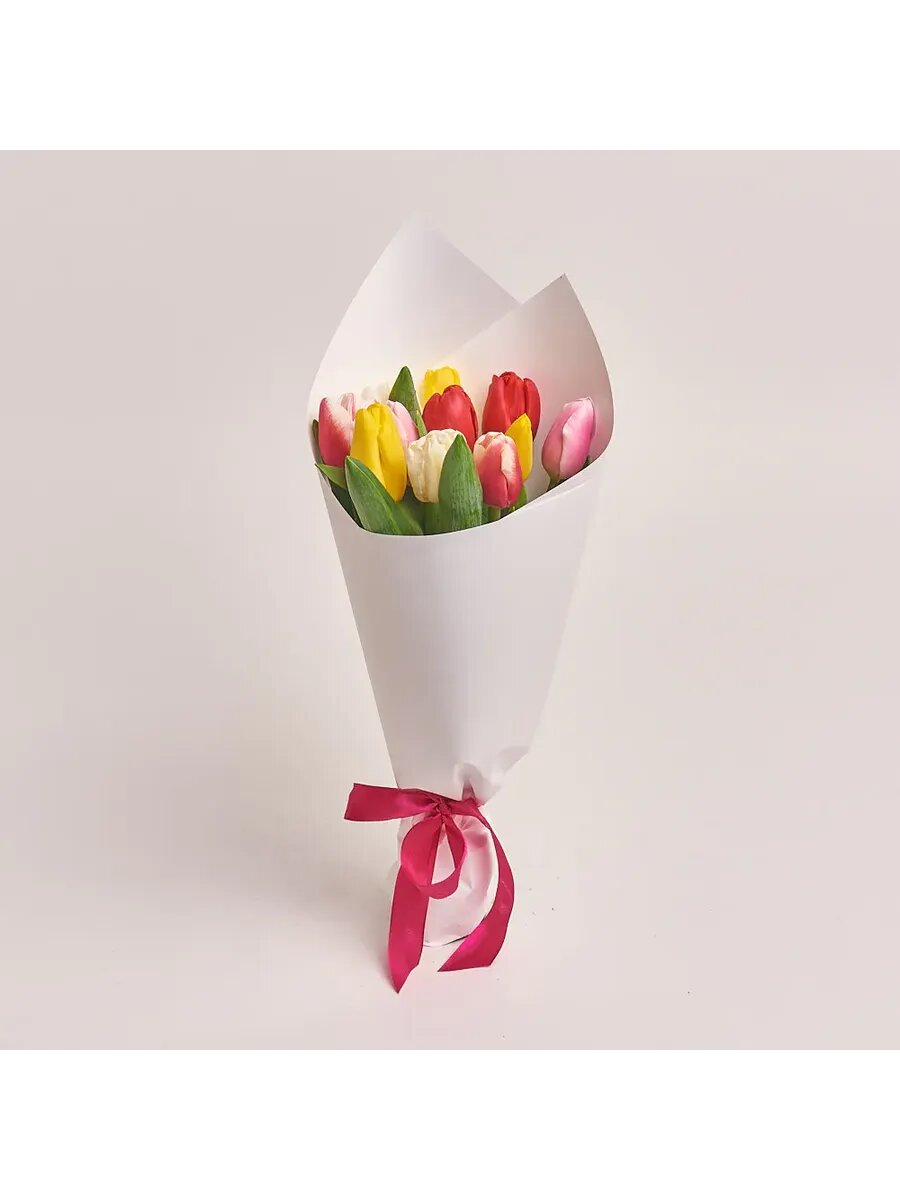 Букет из 11 тюльпанов микс в белой бумаге