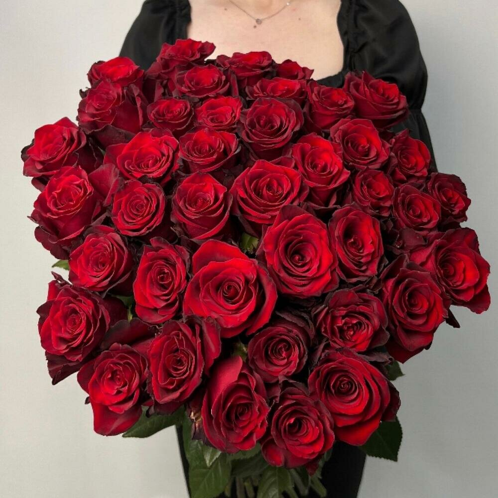 Букет из бордовых роз "Роза Эксплорер", 45 роз, высота букета 70 см "PROTEA-Studio Цветов",