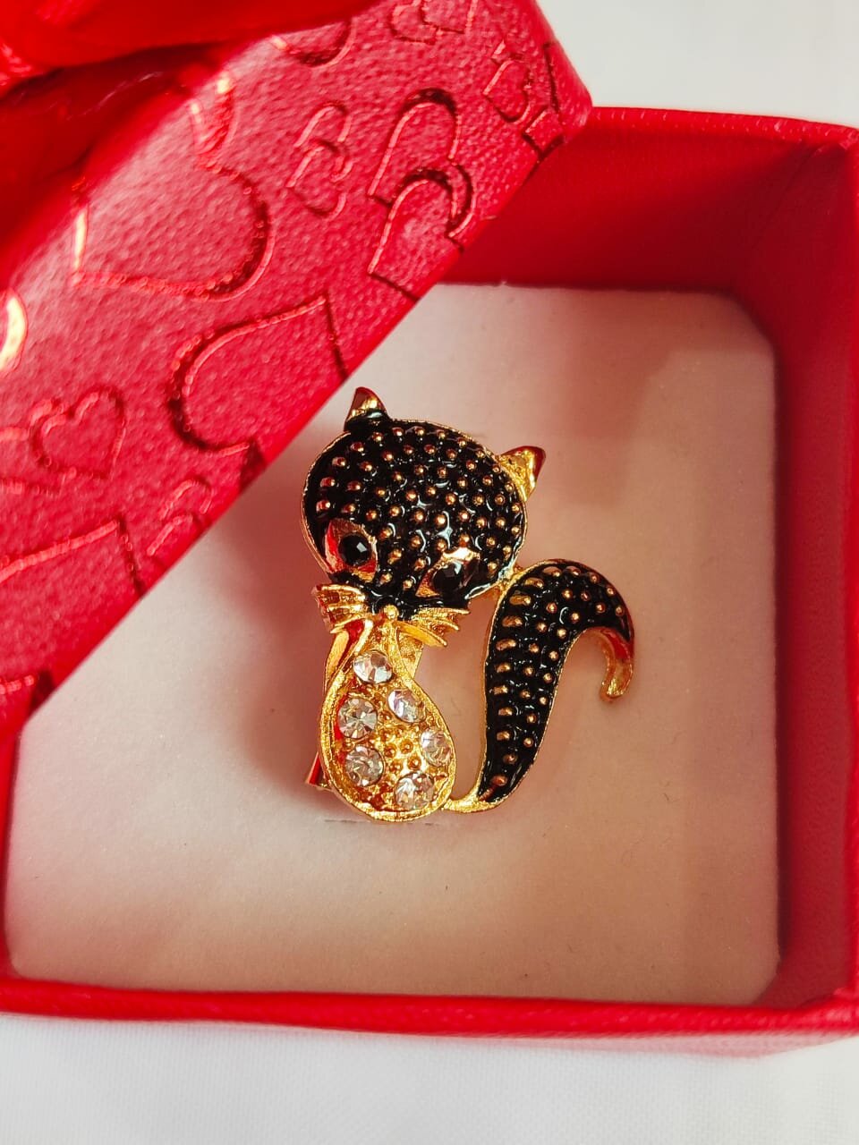 Брошь, стразы, эмаль