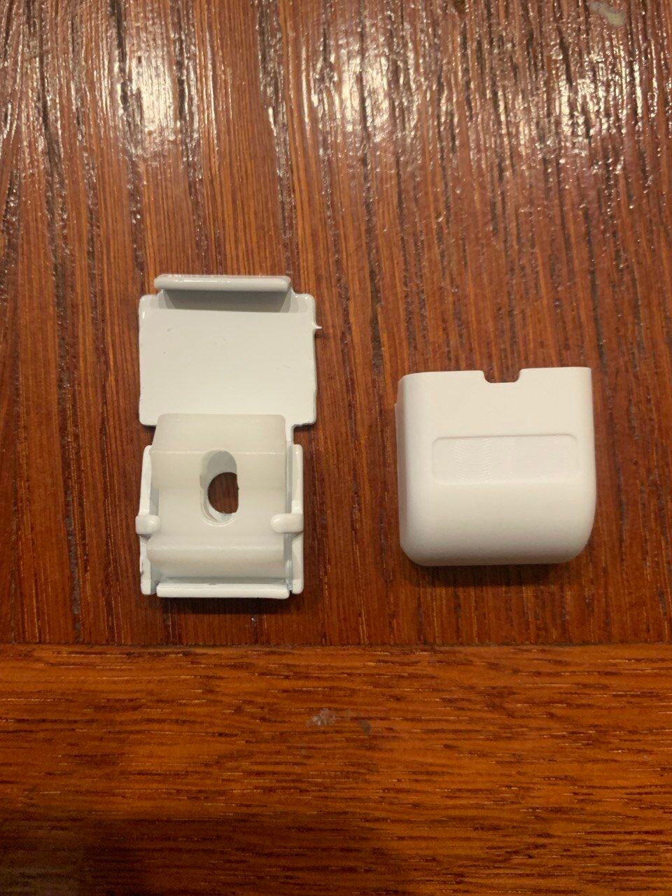 Потолочный кронштейн для карниза в комплекте с декоративной накладкой. Алюминиевый профиль KS