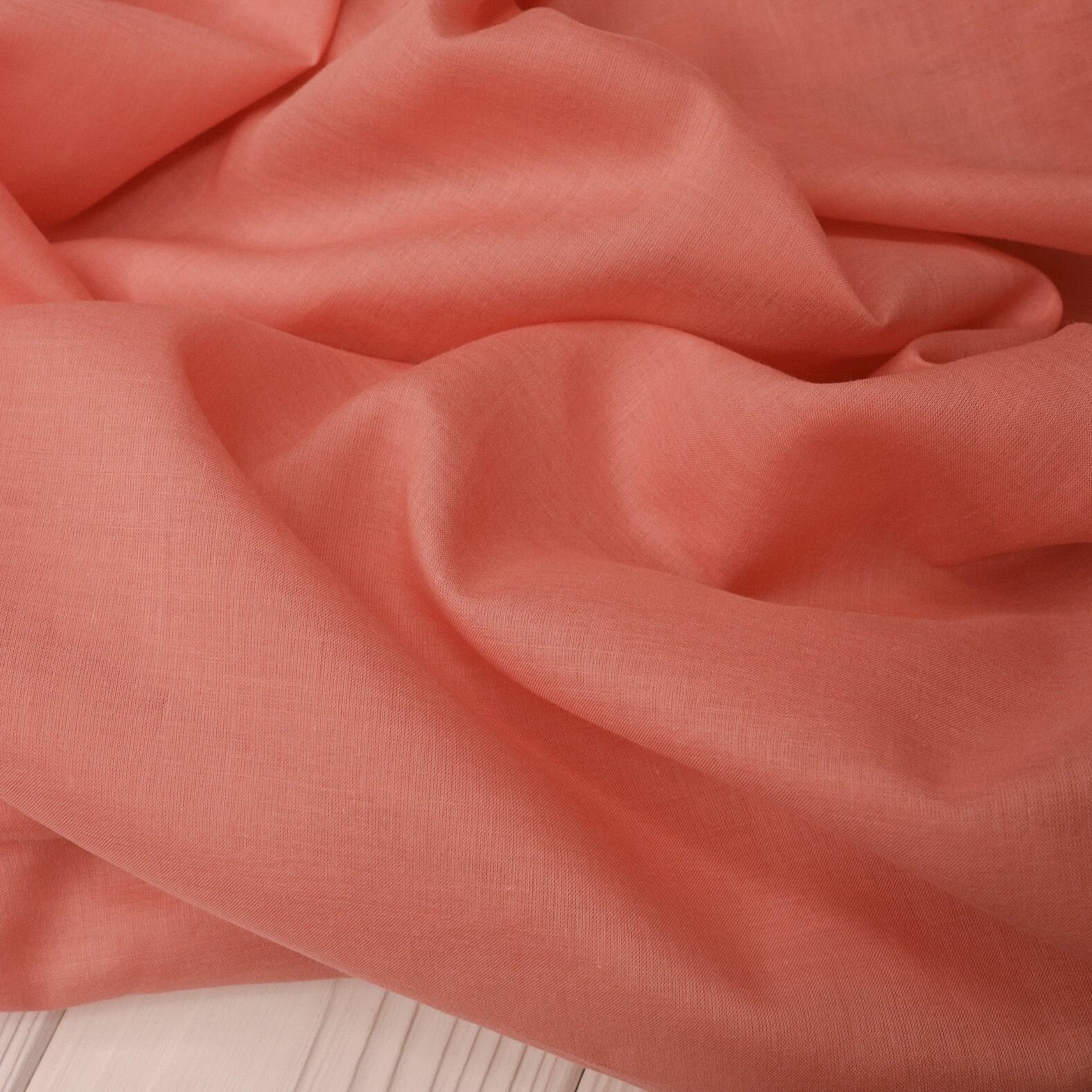 Батист хлопковый, ширина 140 см. Отрез 1.45 м