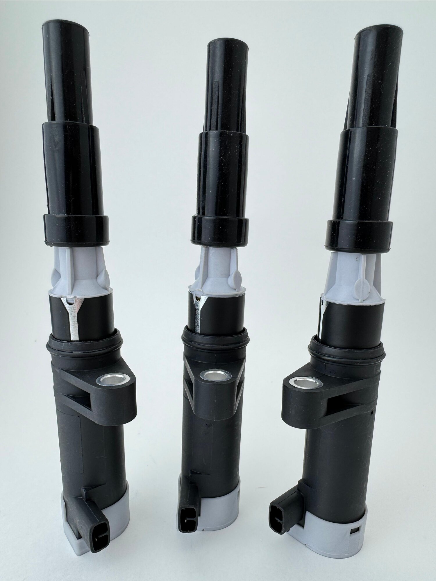 3 штуки. Катушка зажигания 8200568671. Для Renault Logan, Largus, Duster, Megane с двигателями K4M, F4R. 16 клапанные двигатели.