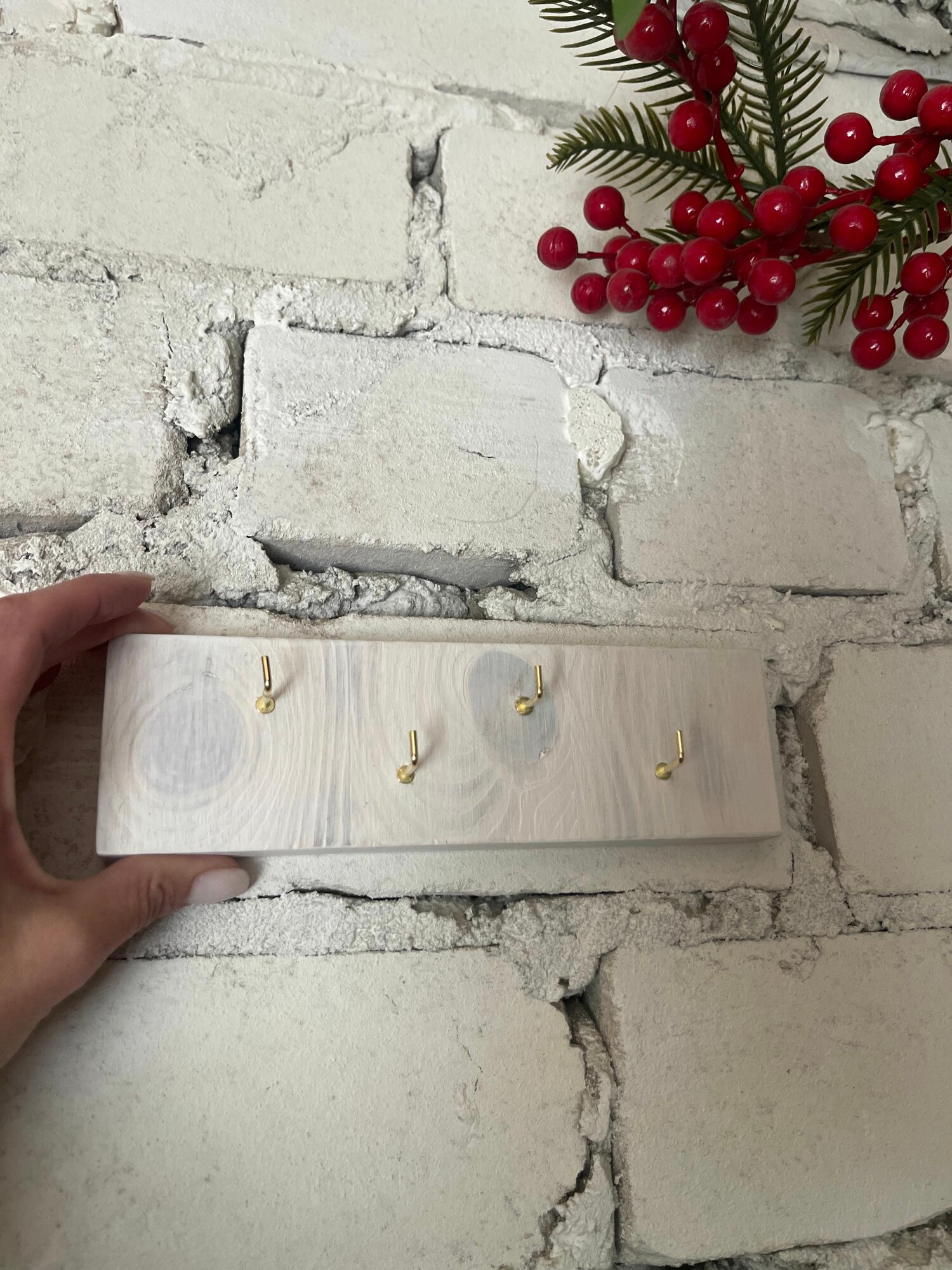 Ключница вешалка 4 крючка 20х6см Белый Дуб Прованс