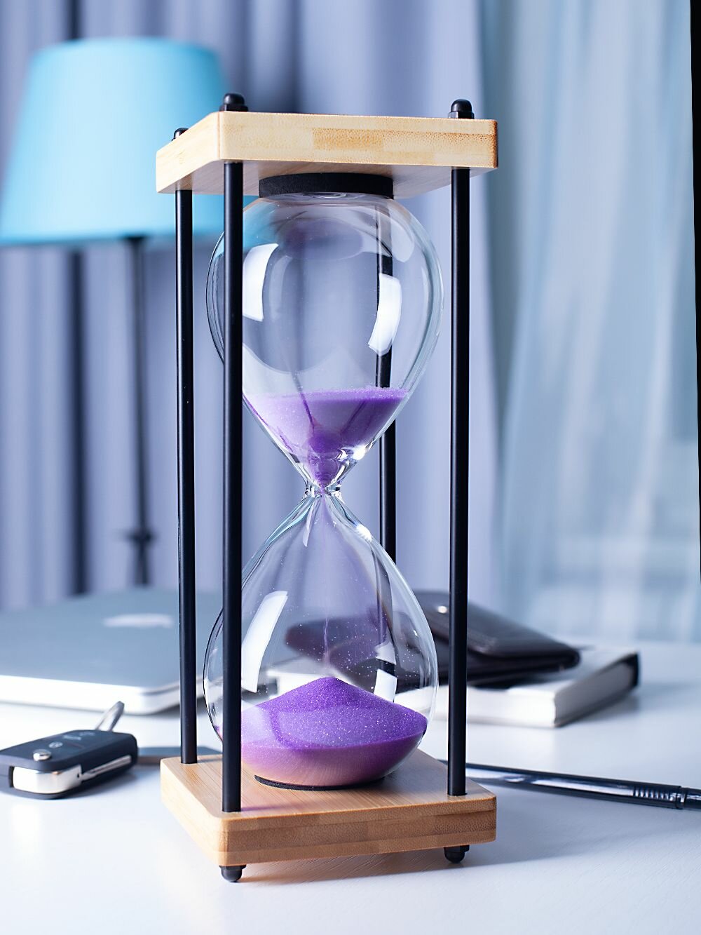 Стильные песочные часы 25 см с деревянной подставкой и металлическим каркасом для интерьера и подарка