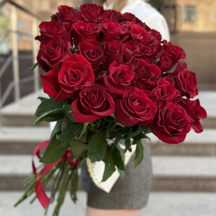 25 красных роз Эвер ред 70 см