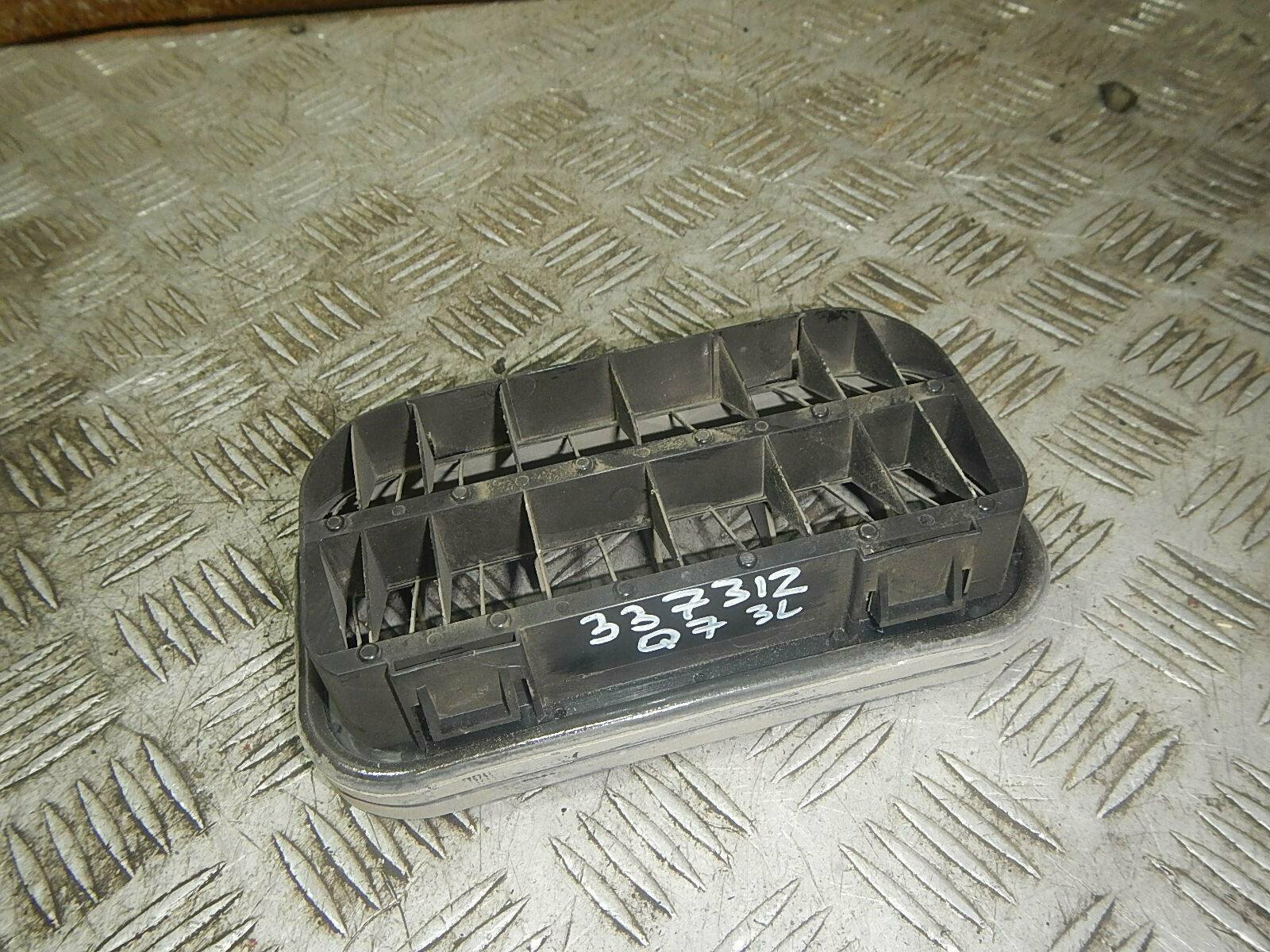 Б/У Решетка вентиляционная, Audi (Ауди)-Q7 (4L) (05-) AUDI Q7 (4L) (05-15) задняя левая Без повреждений. 337312 VAG арт. ...