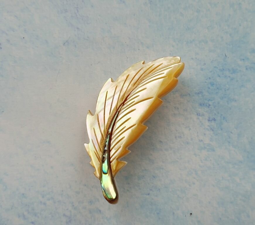Брошь, перламутр