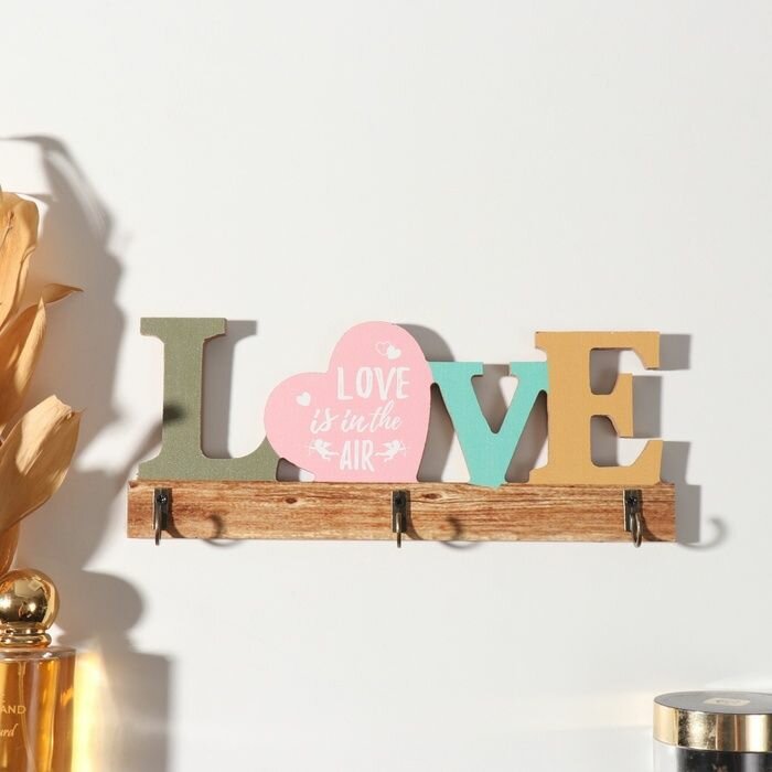 Настенные крючки декоративные Любовь витает в воздухе , дерево, 2.5 23.7 9.7 см