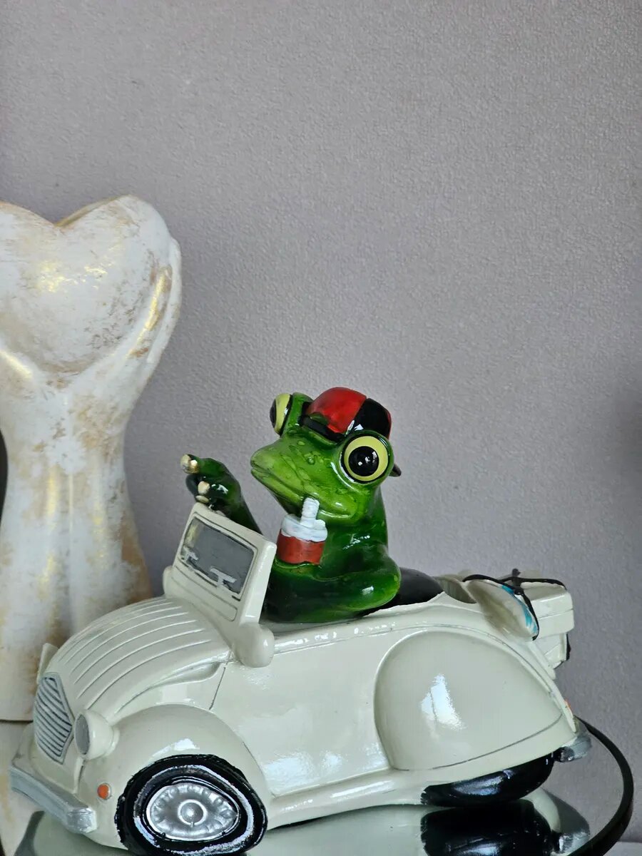 Копилка с ключом и клапаном лягушка на авто 10×14 см