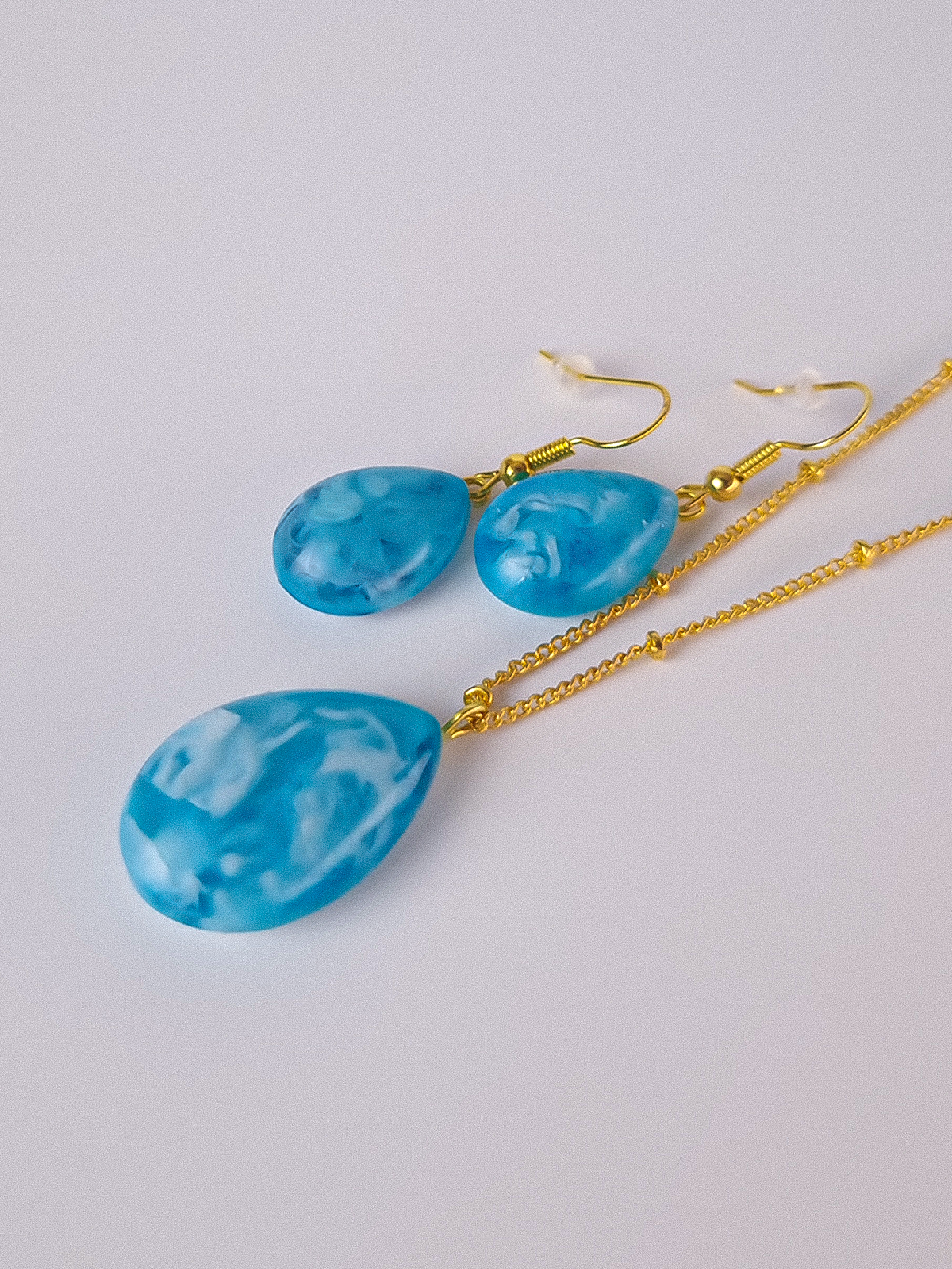 Комплект бижутерии BooBee Epoxy: колье, серьги, эпоксидная смола