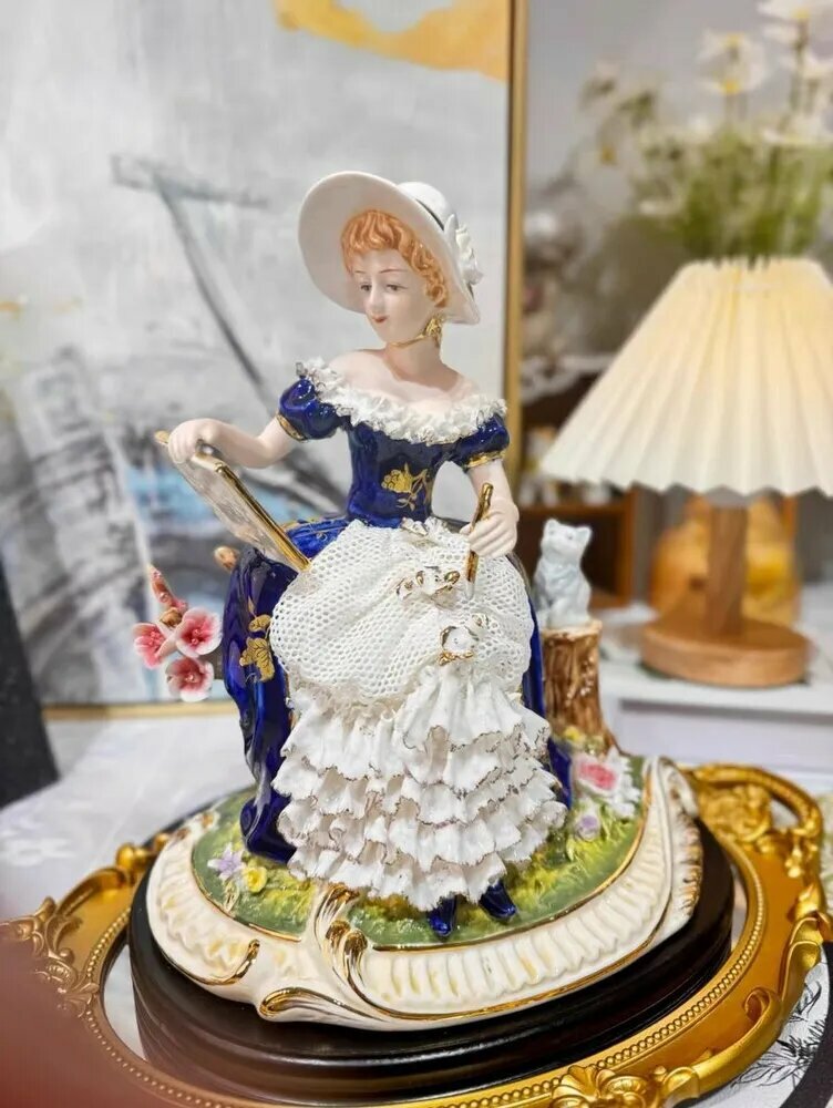 Статуэтка ручной работы из керамики для кабинета и гостиной