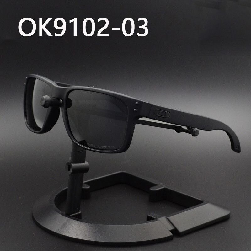 Солнцезащитные очки Oakley