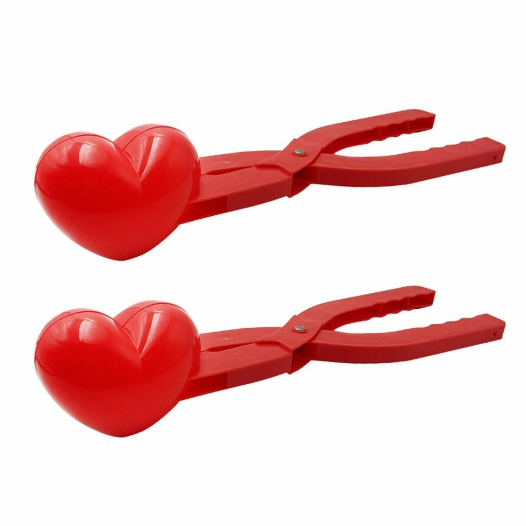 Производитель снежков в форме снеговика Готовится к зимним забавам на открытом воздухе, играя в снежки