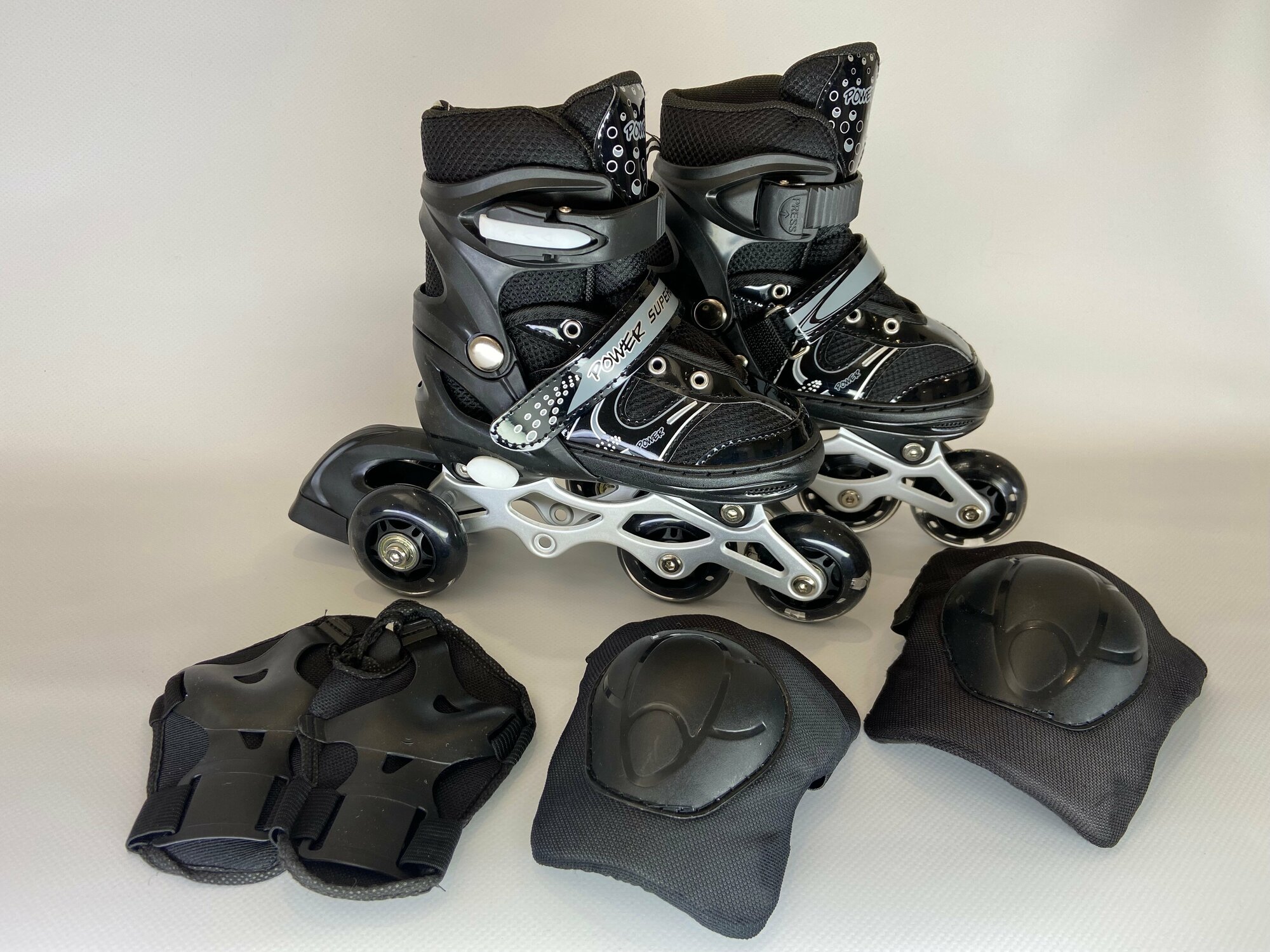 Роликовые коньки раздвижные 31-34, свет колесо, алюм рама черные