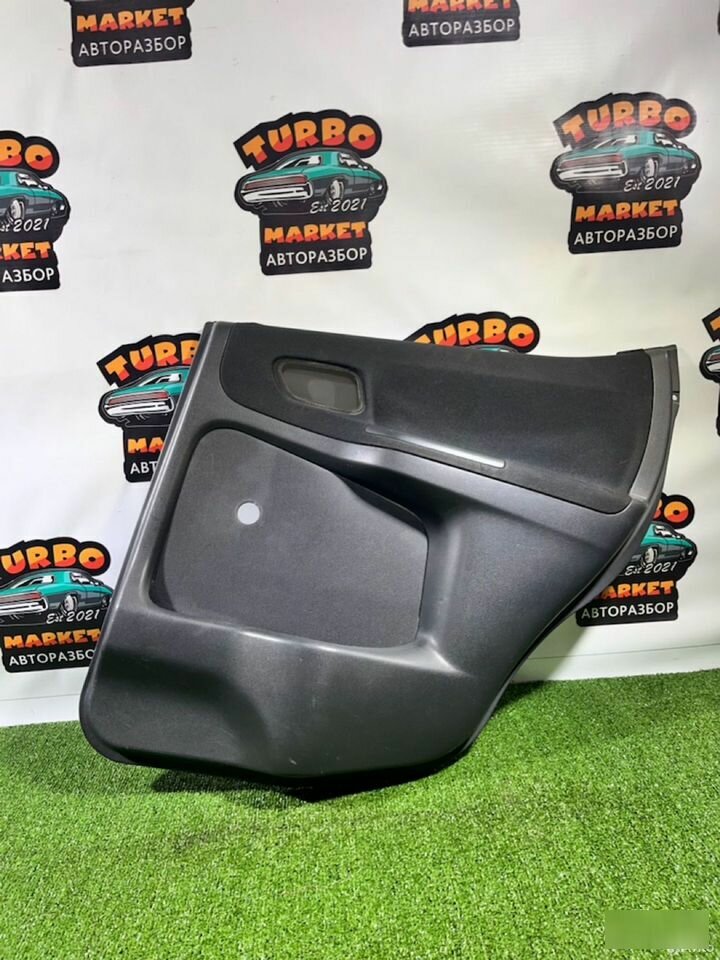 Обшивка двери задняя правая Suzuki Ignis 2