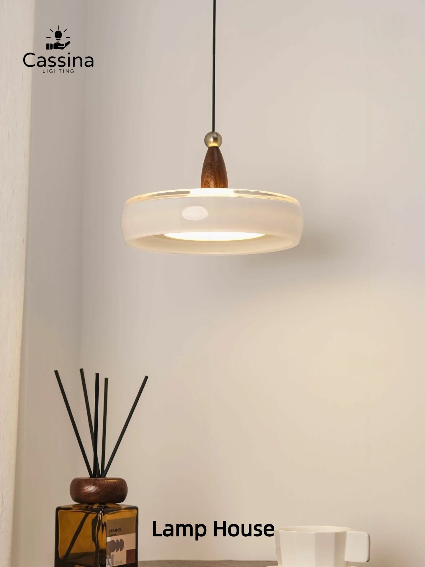 Итальянская подвесная люстра для столовой / Cassina Y06-1T / мощность 12 Вт, диаметр 200 мм.