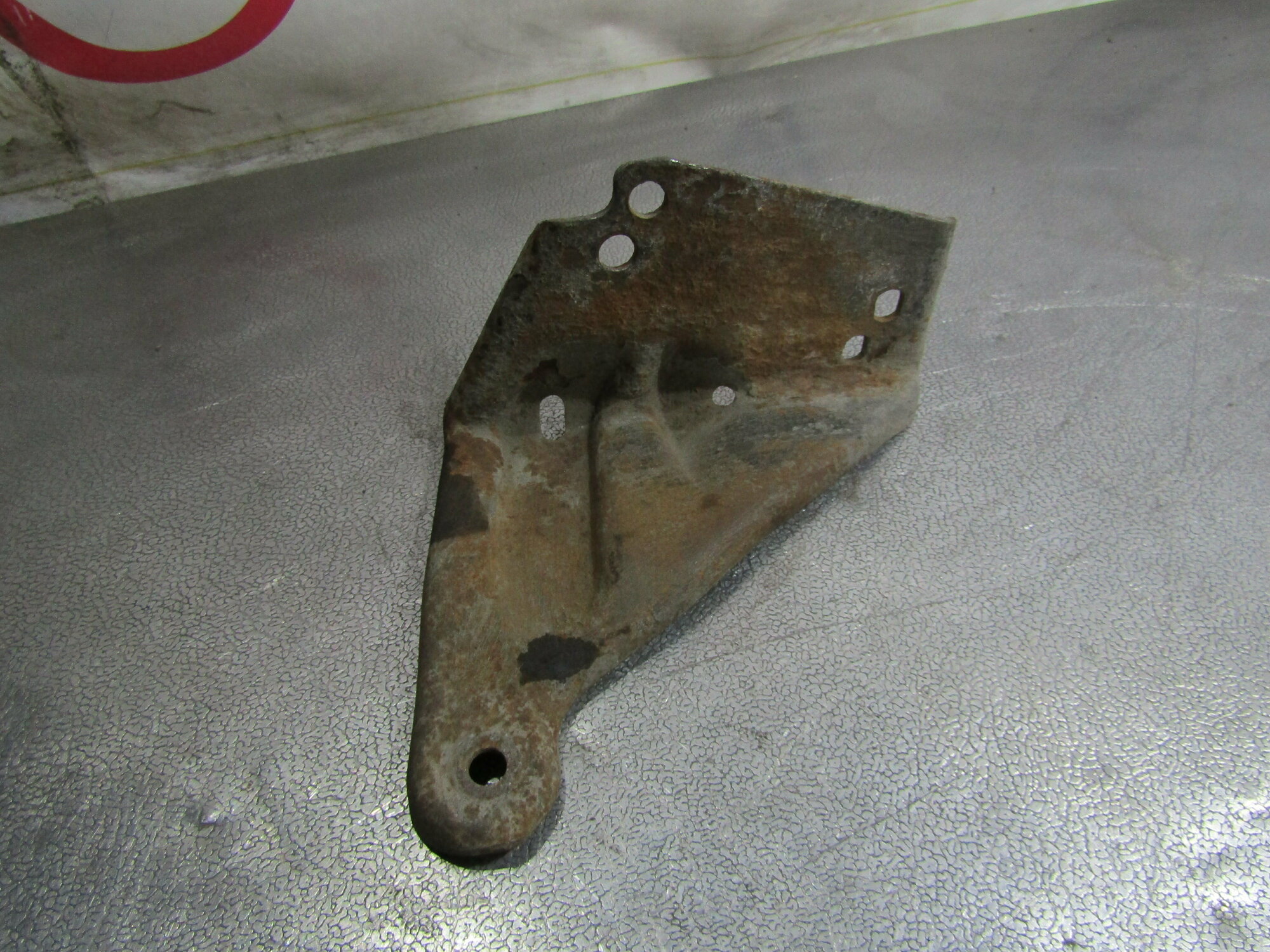 Кронштейн радиатора правый Scania P, G, R