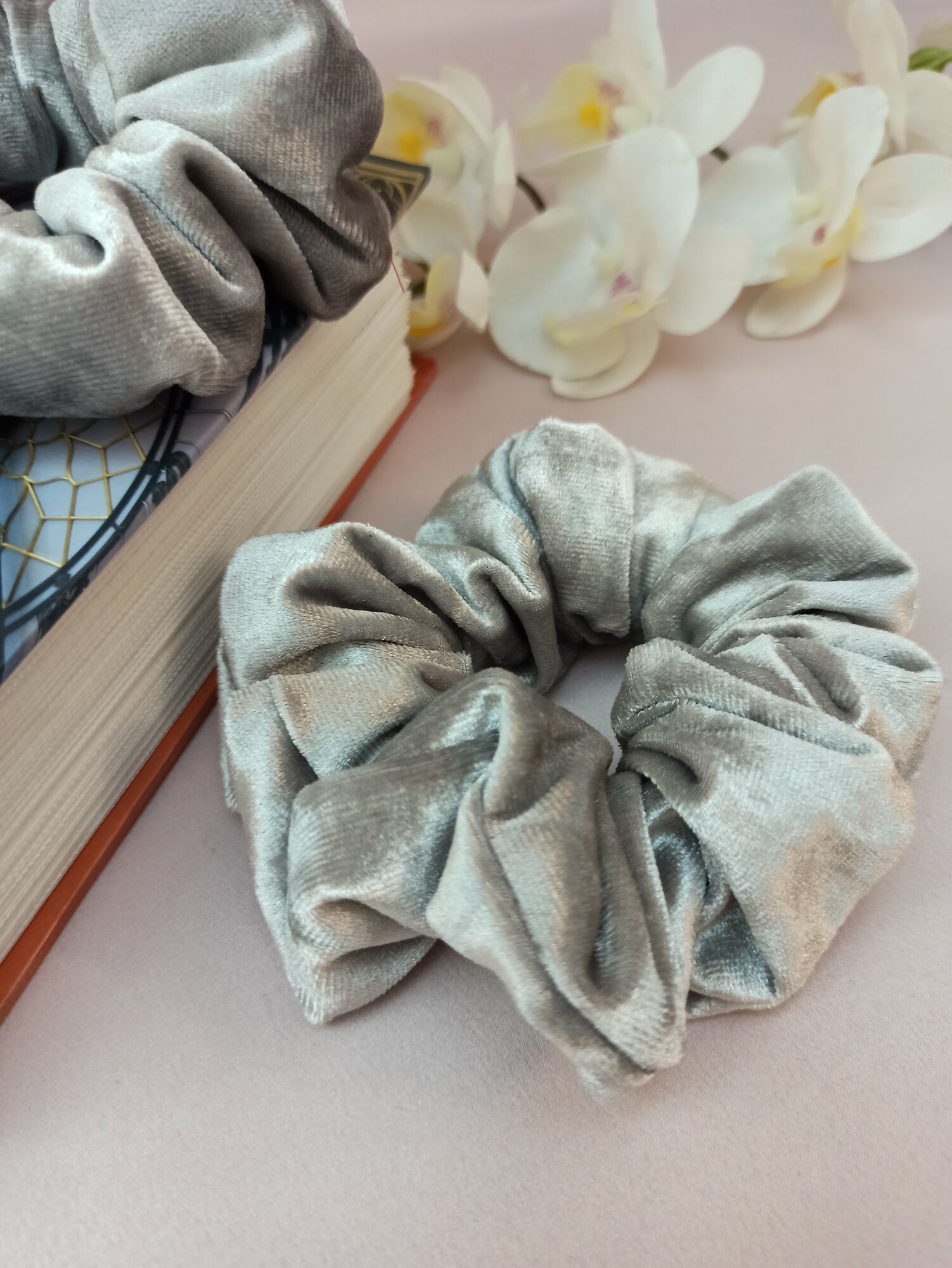 Бархатная резинка MarSen, серебристая, для волос, 12см, эластичная, супер объёмная.