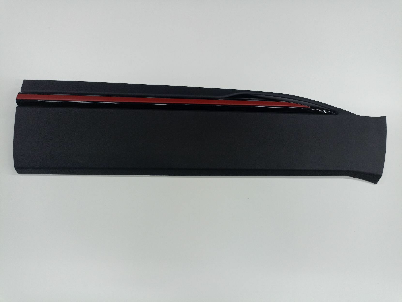 Молдинг двери передней правой (серебро с красной полосой) Chery Tiggo 4 FL (2018+) [2.0 16V CVT внедорожник] 609001081AA