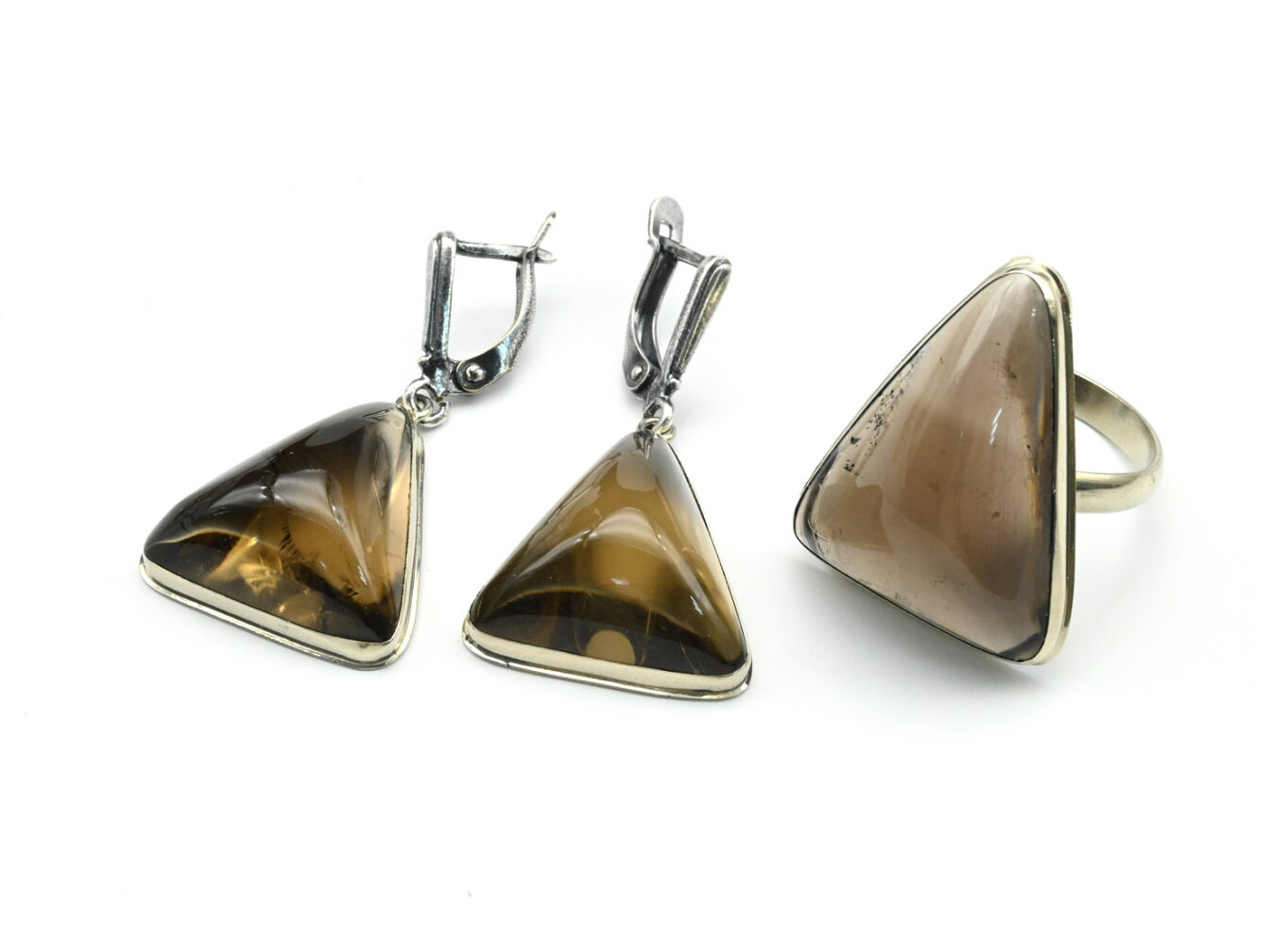 Комплект бижутерии: кольцо, серьги, топаз