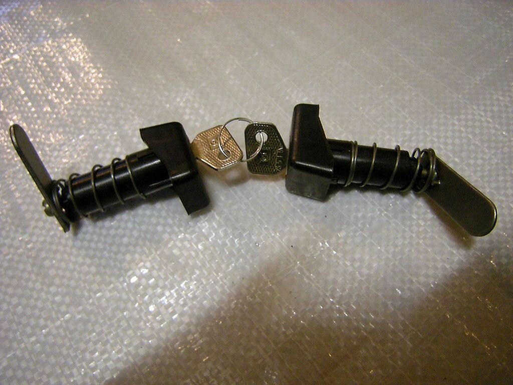 Вставка двери с ключом для а/м УАЗ Хантер, 469, комплект 2 шт, кнопка замка люкс, в сборе