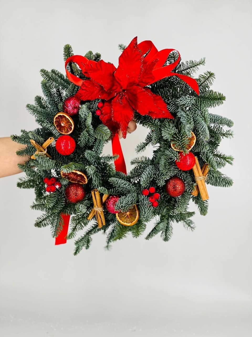 Новогодняя композиция из нобилиса, елка живая, венок рождественский, 40 см.