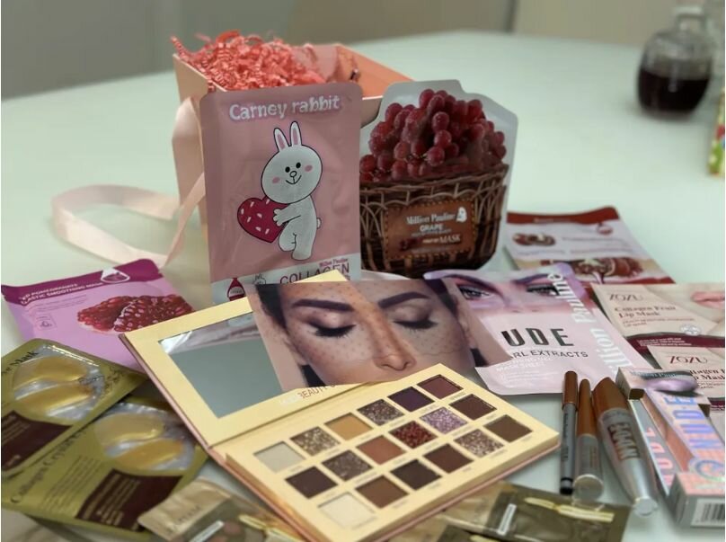 Подарочный Бьюти бокс, набор декоративной и уходовой косметики для женщин, подарочный набор