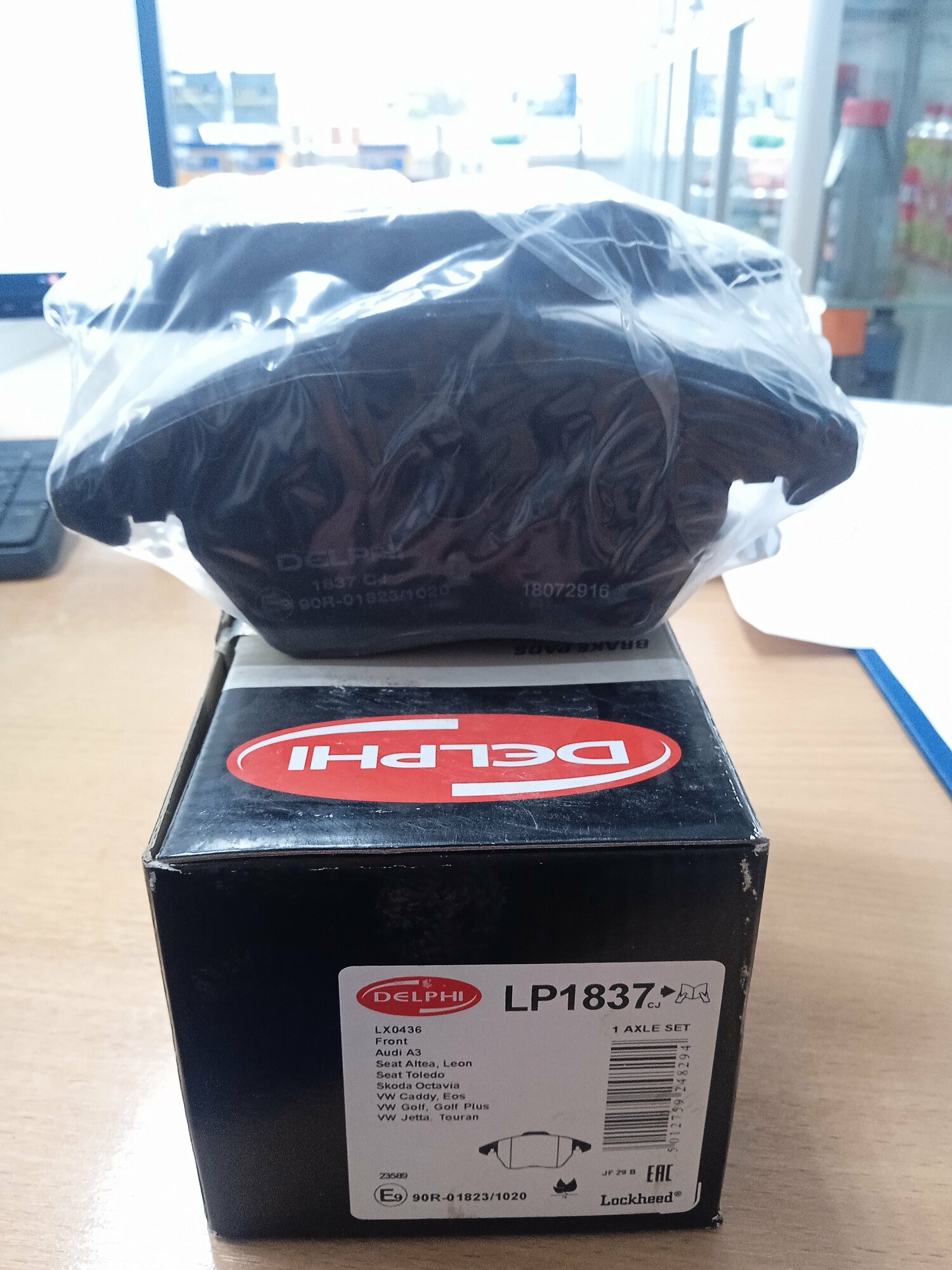 Дисковые тормозные колодки передние AUDI/SEAT/SKODA/VW DELPHI LP1837 (4 шт.)