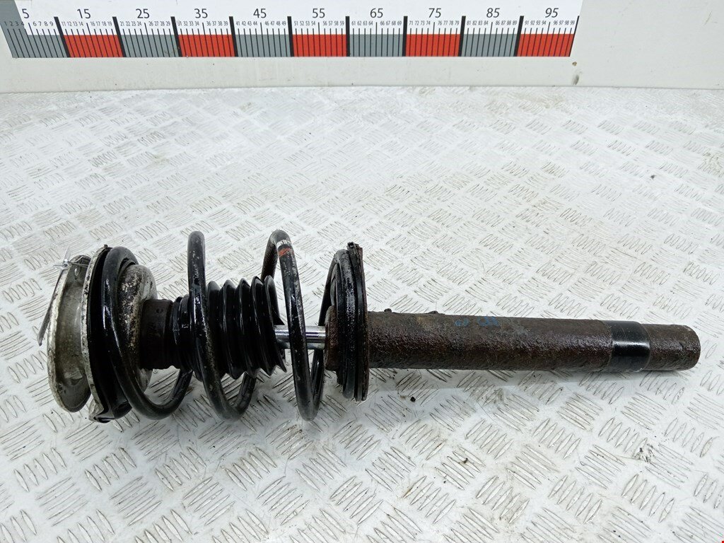 Стойка амортизатора переднего левого BMW 3-Series (E46) 31306757043 арт. 1922257