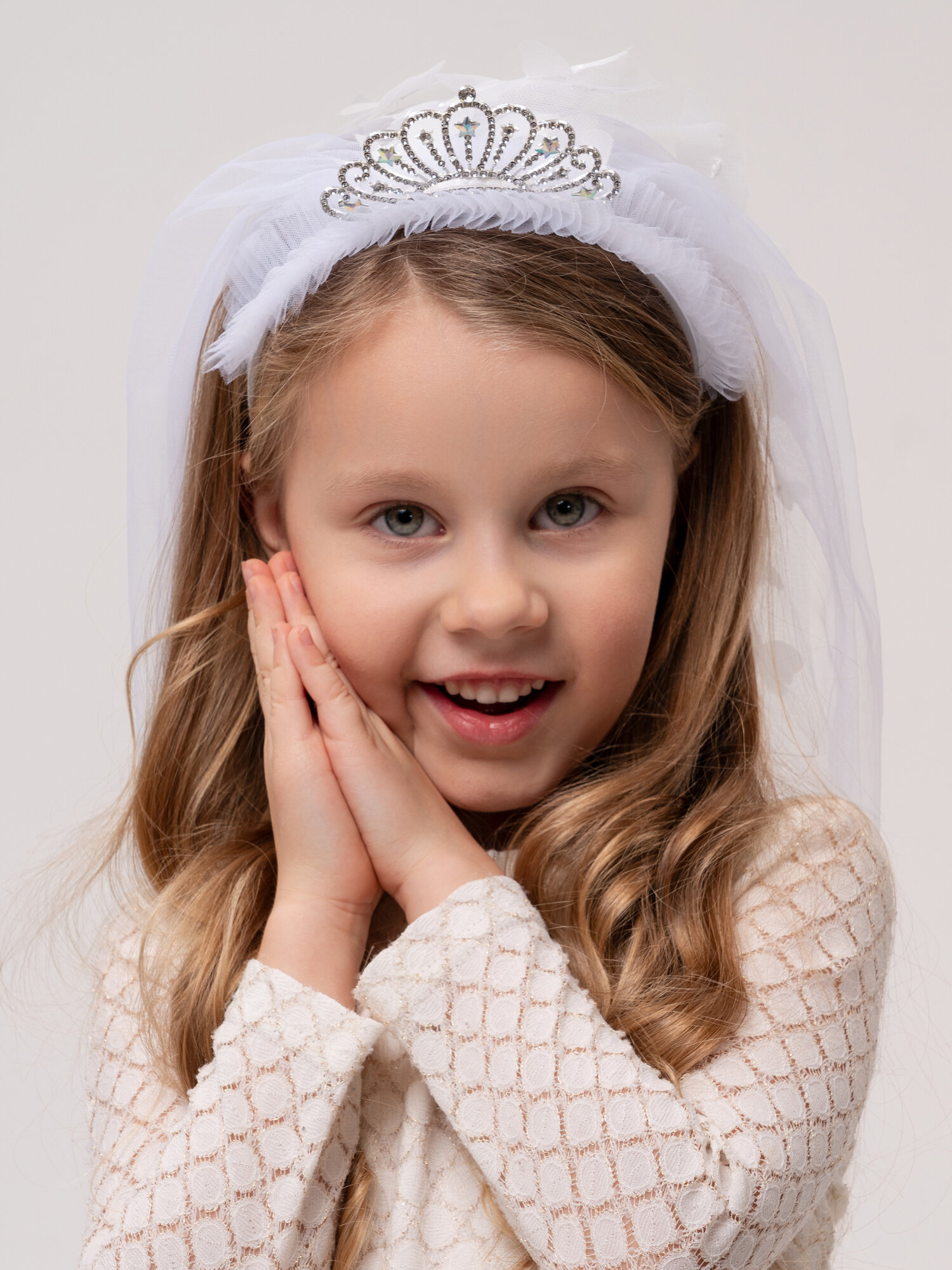 Ободок Корона с фатой и бабочками девочкам на выпускной