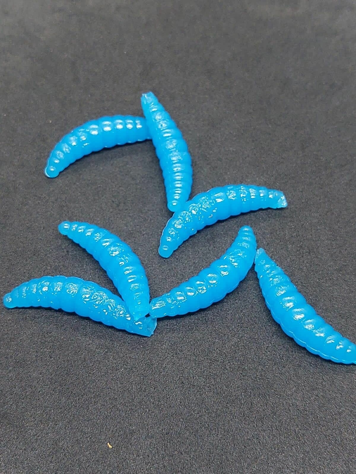 Форелевая силиконовая приманка Maggot 1.6. 38 мм. Синий