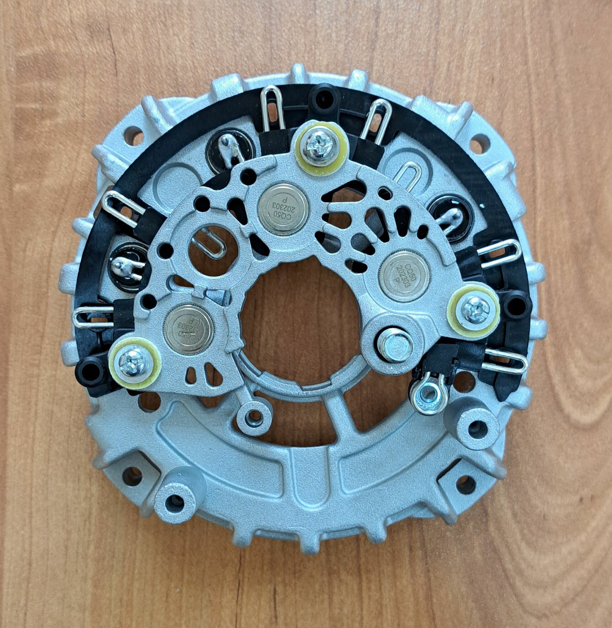 F000BL0652BT Крышка генератора зад. BOSCH в сб. с д/м 110А Лада Гранта / Приора / Калина на ген.