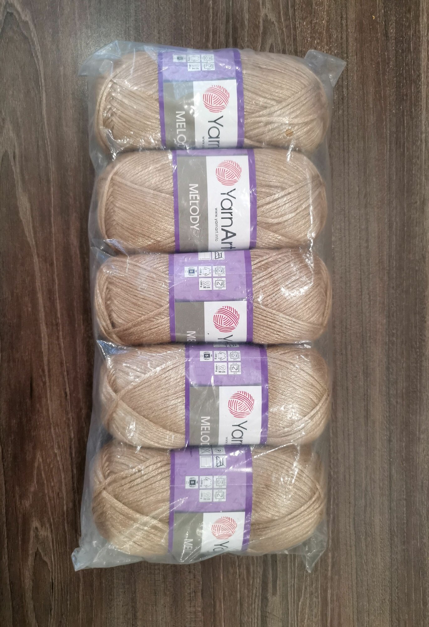 Пряжа Мелоди (Melody) упаковка 5 мотков 100 г. 230 м. 9% шерсть 21% акрил 70% полиамид 100 г. 230 м. цвет 882 бежевый