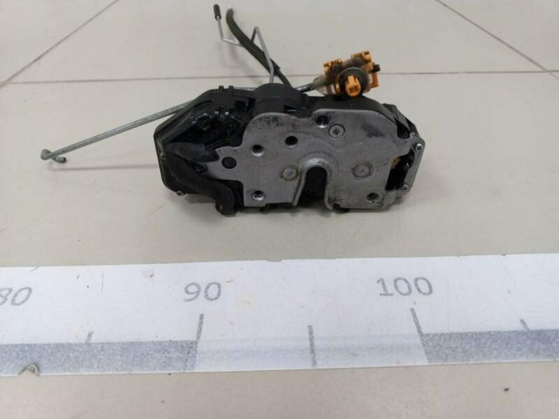 Замок двери передней правой Opel Mokka 2012 кат.номер: 13579515