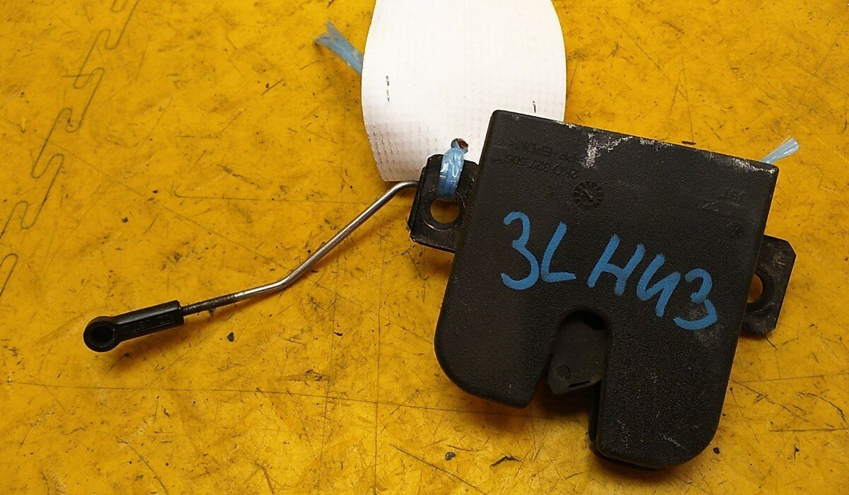 Замок багажника Caddy III Volkswagen 2K0827505J